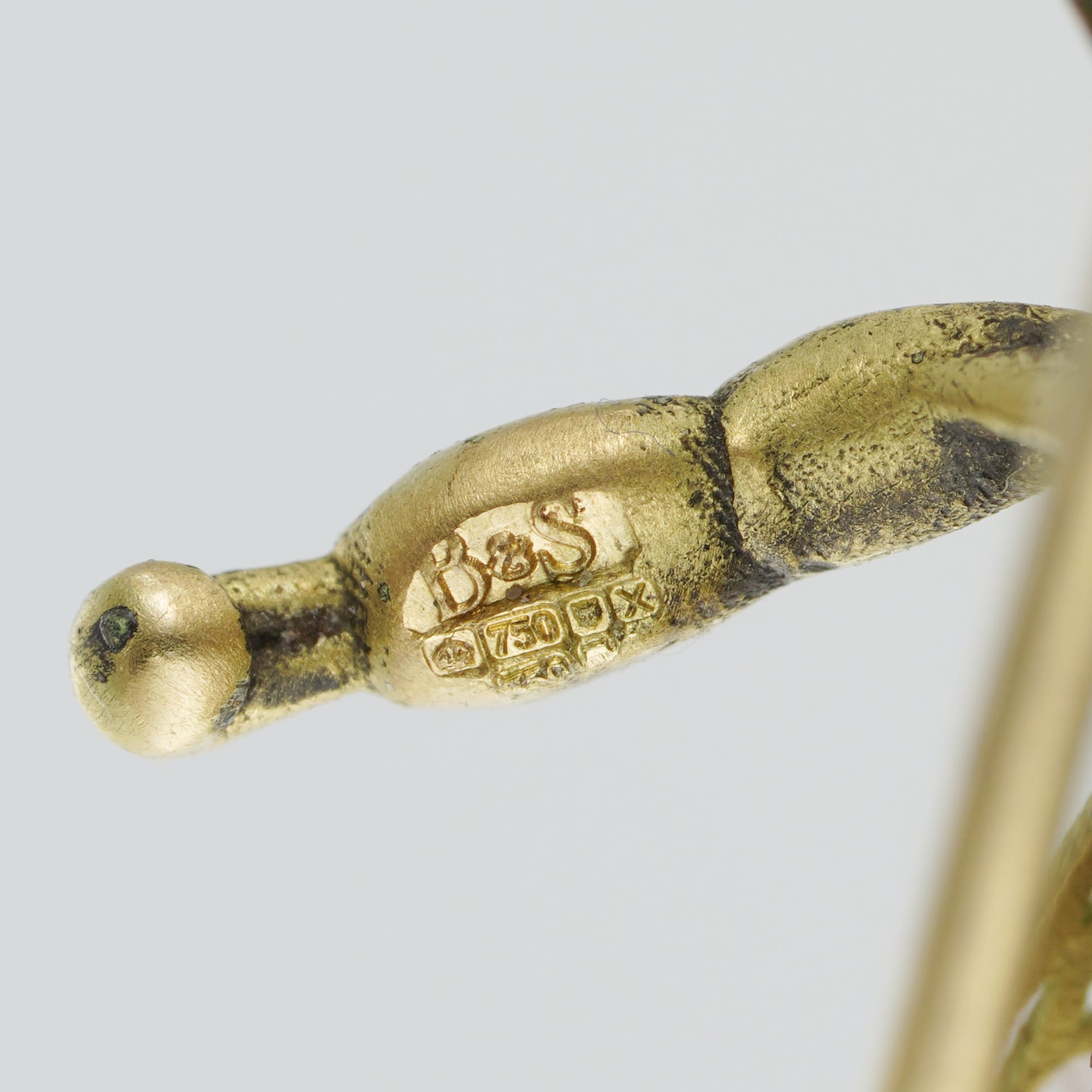 A Yellow Gold And Enamel Bee Brooch – Bentley & Skinner – The Mayfair ...